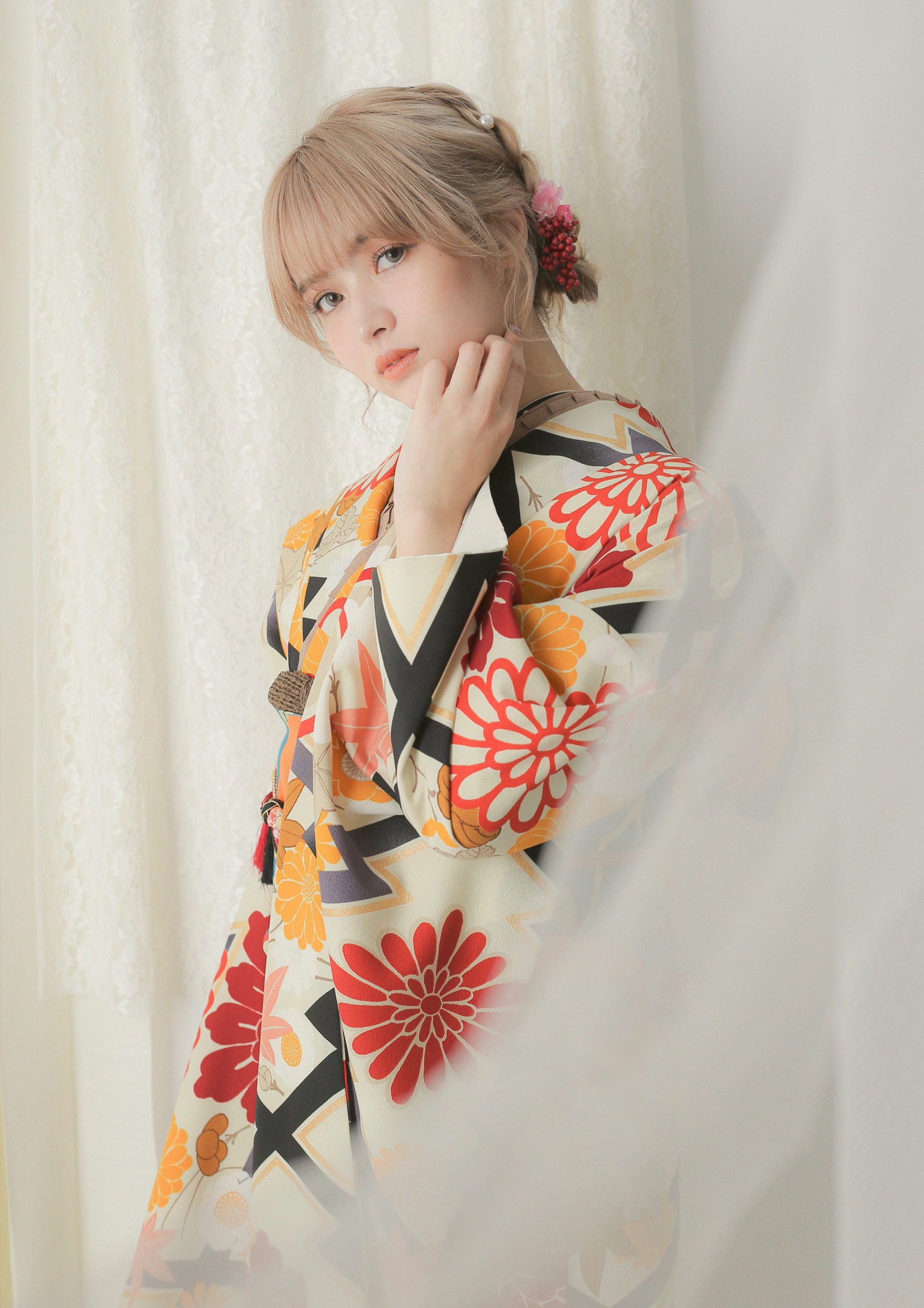 【振袖ネットレンタル：白とモダン】幾何学模様の大正浪漫スタイル/KH-234 – kimono-hearts-onlinestore