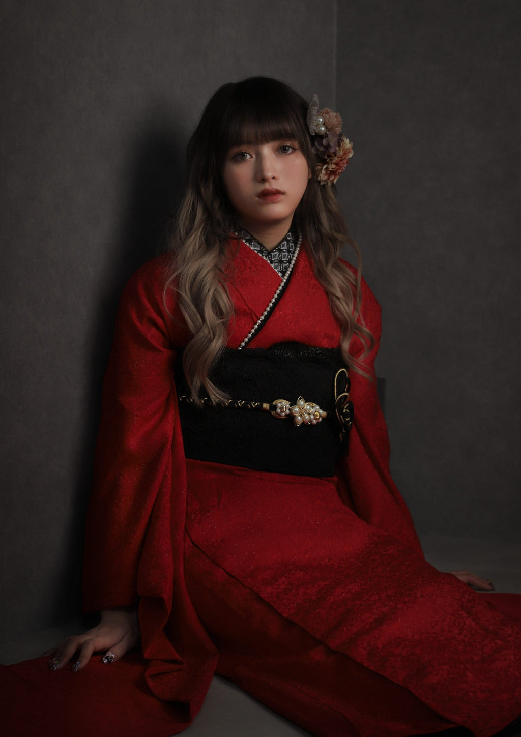 【振袖ネットレンタル：赤と黒】シンプルな真紅の無地にレースの帯がおしゃれ/KH-252 – kimono-hearts-onlinestore